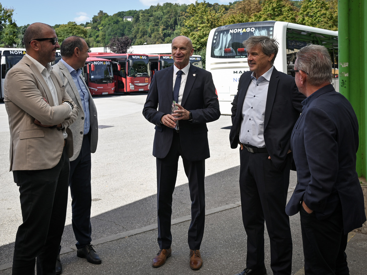 V Krškem uradno predali električni mestni avtobus - krsko.si